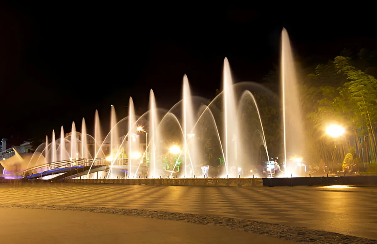 Do Interactive Fountains Attract More Visitors?