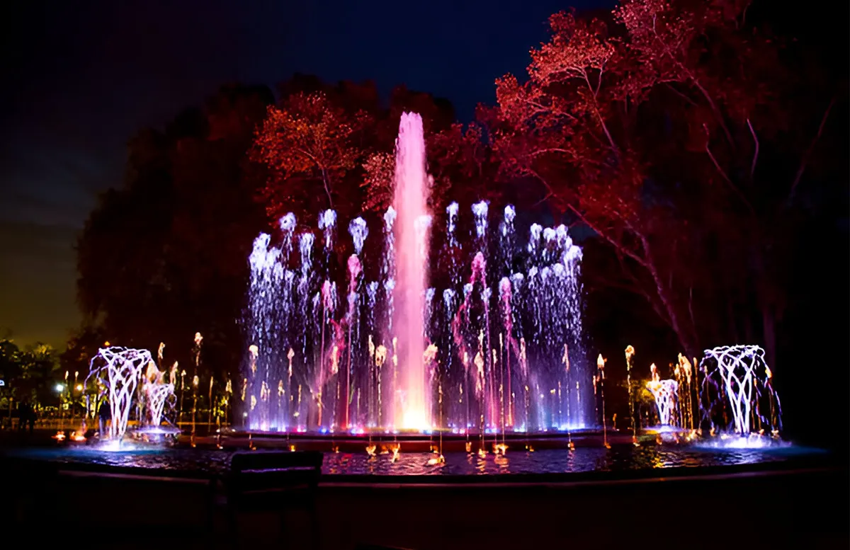 Transform Fountains with 3D Projection Mapping
